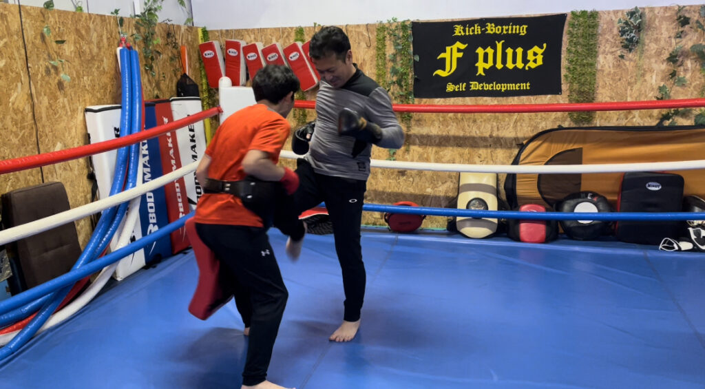 クラスレッスンの様子 | fitness kickboxing fplus